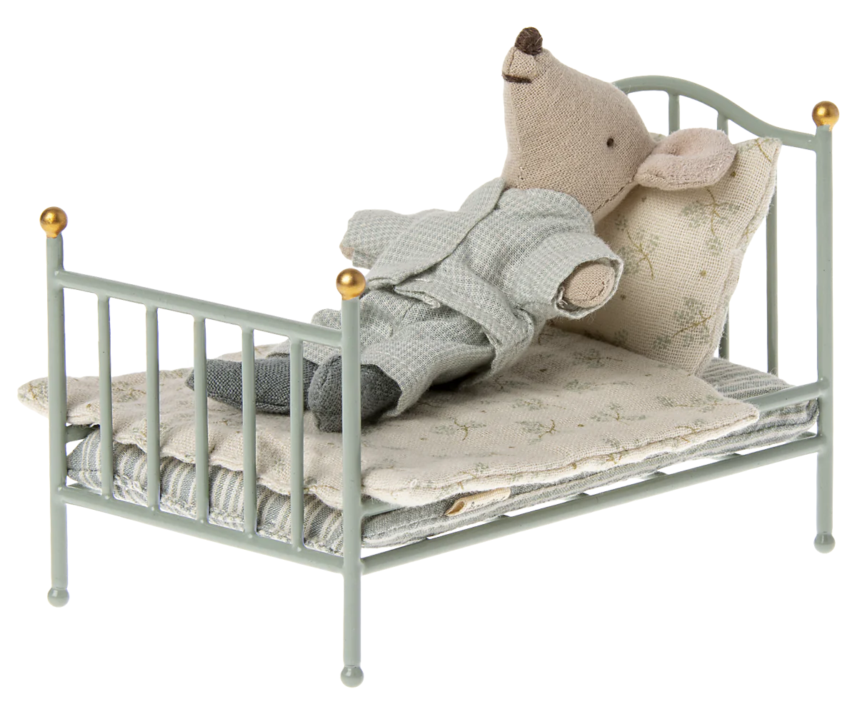 Mint Vintage Bed – Pink Antlers