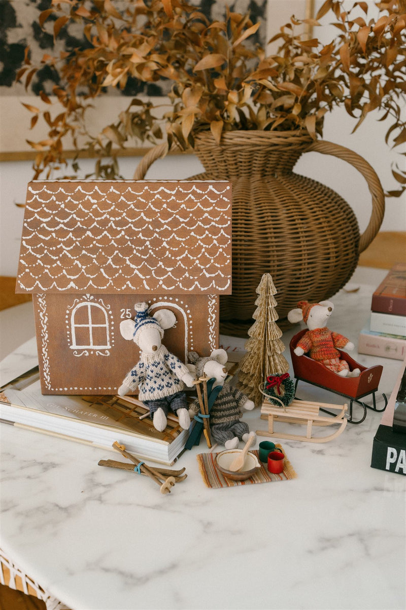 Wooden Mouse Sled – Pink Antlers