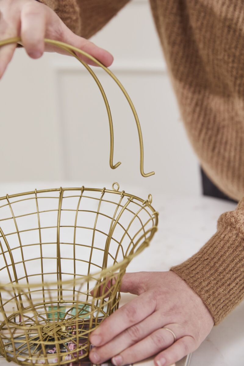 Wire Easter Basket – Pink Antlers